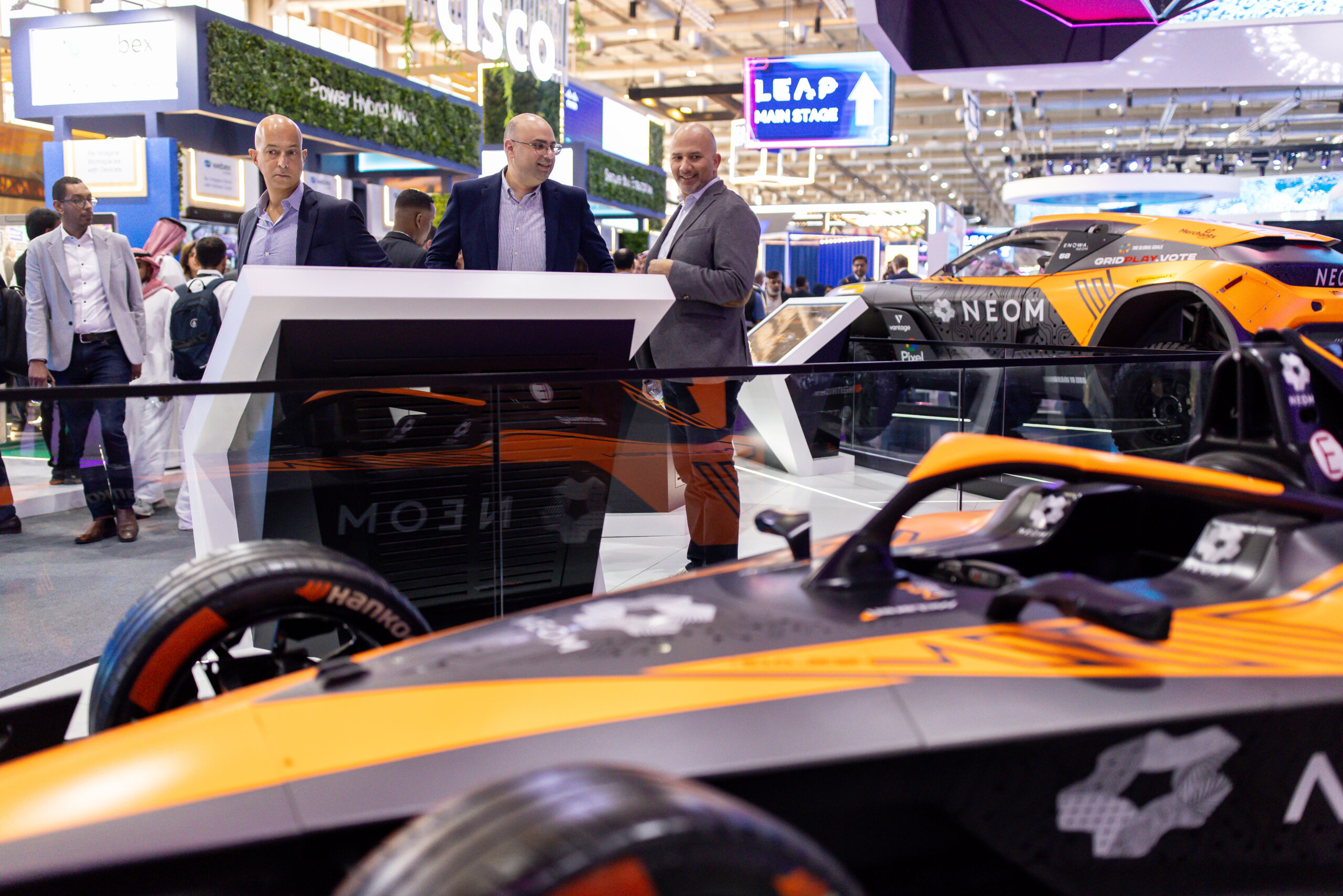 NEOM GALLERY - naf.plus